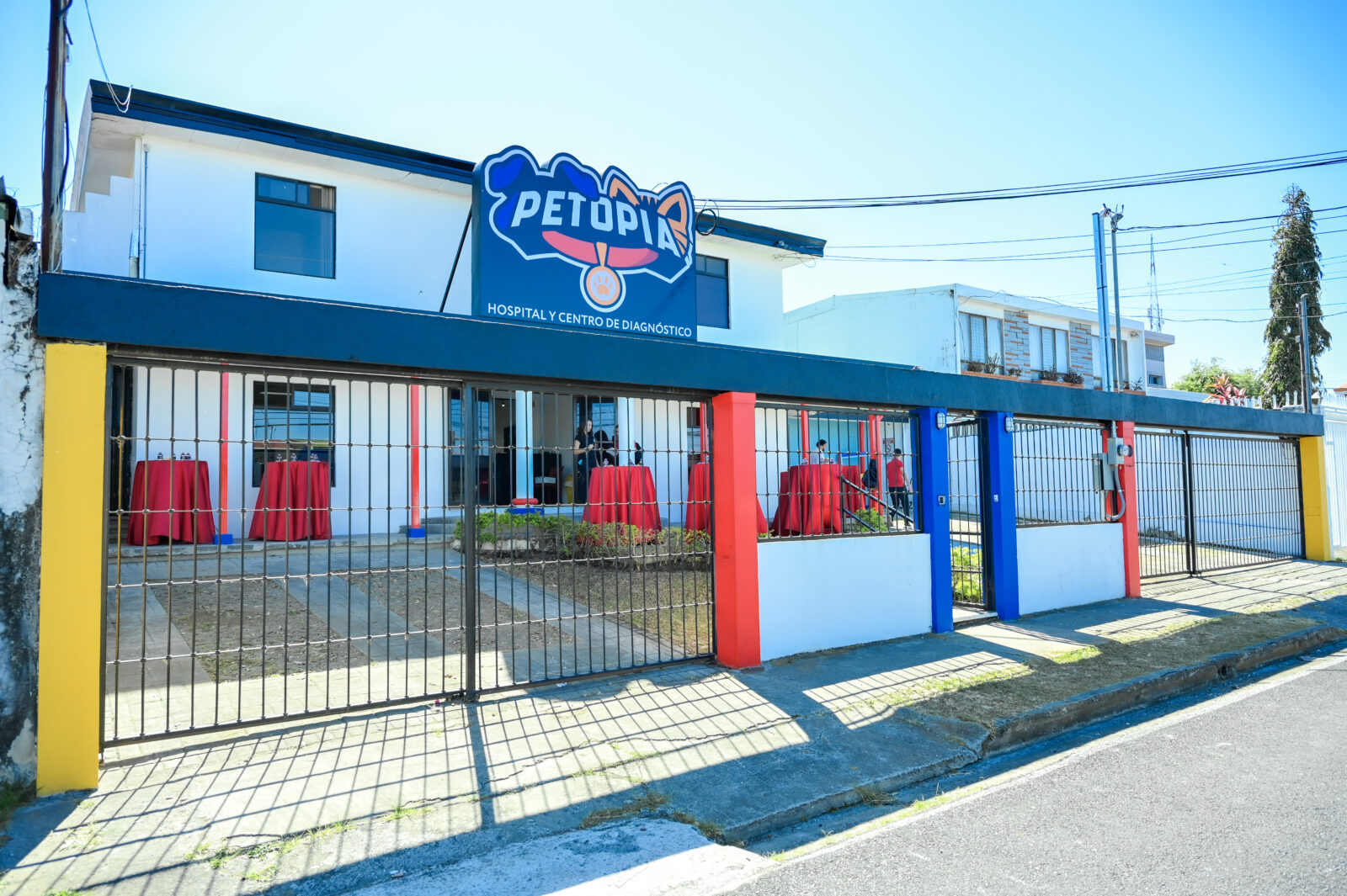 PETOPIA Abre sus Puertas en Tibás con un Hospital Veterinario de Alta Tecnología - EN LA MIRA